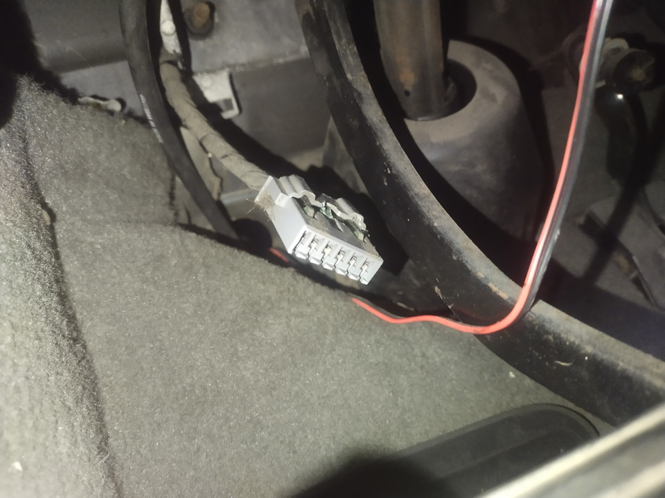 Нет плюса на задние лампочки — Plymouth Voyager III, 2,4 л, 1999 года ...