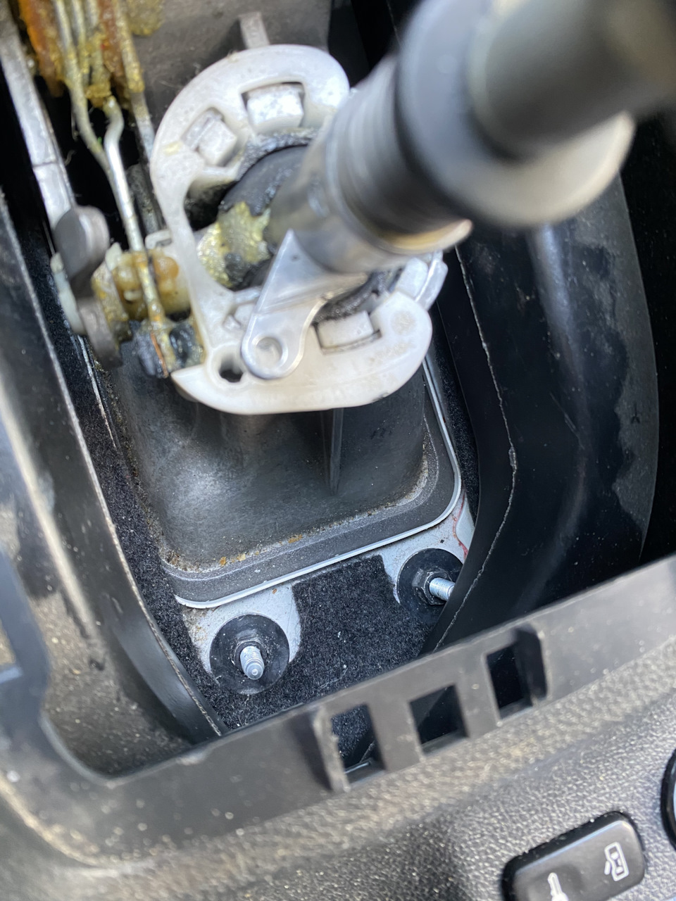 Замена троса кулисы МКПП SKODA OCTAVIA A5FL, не возвращается ручка кпп ...