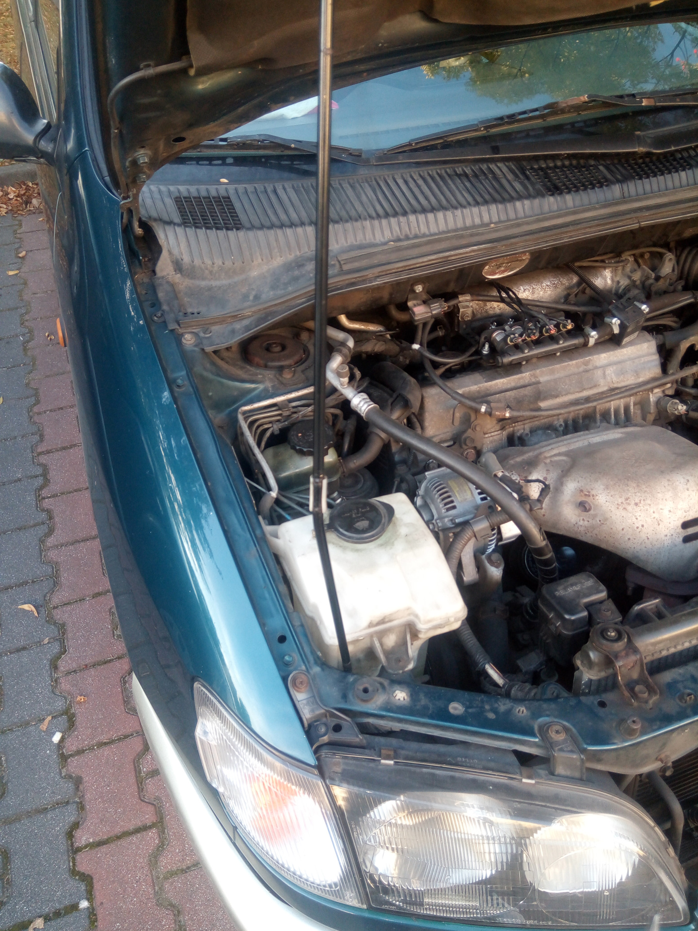 Gromeet wymiana tulejki wspornika maski — Toyota Picnic (1G), 2 л, 2000 ...