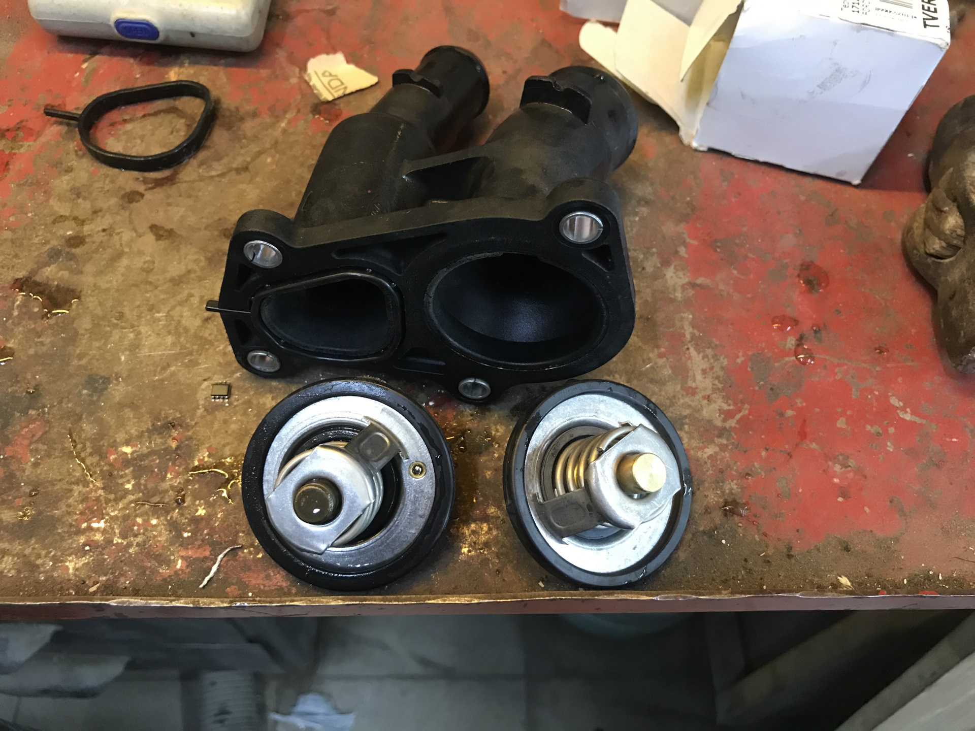 Замена задних пружин, термостата и колёс — Ford Focus Hatchback II, 1,6 ...