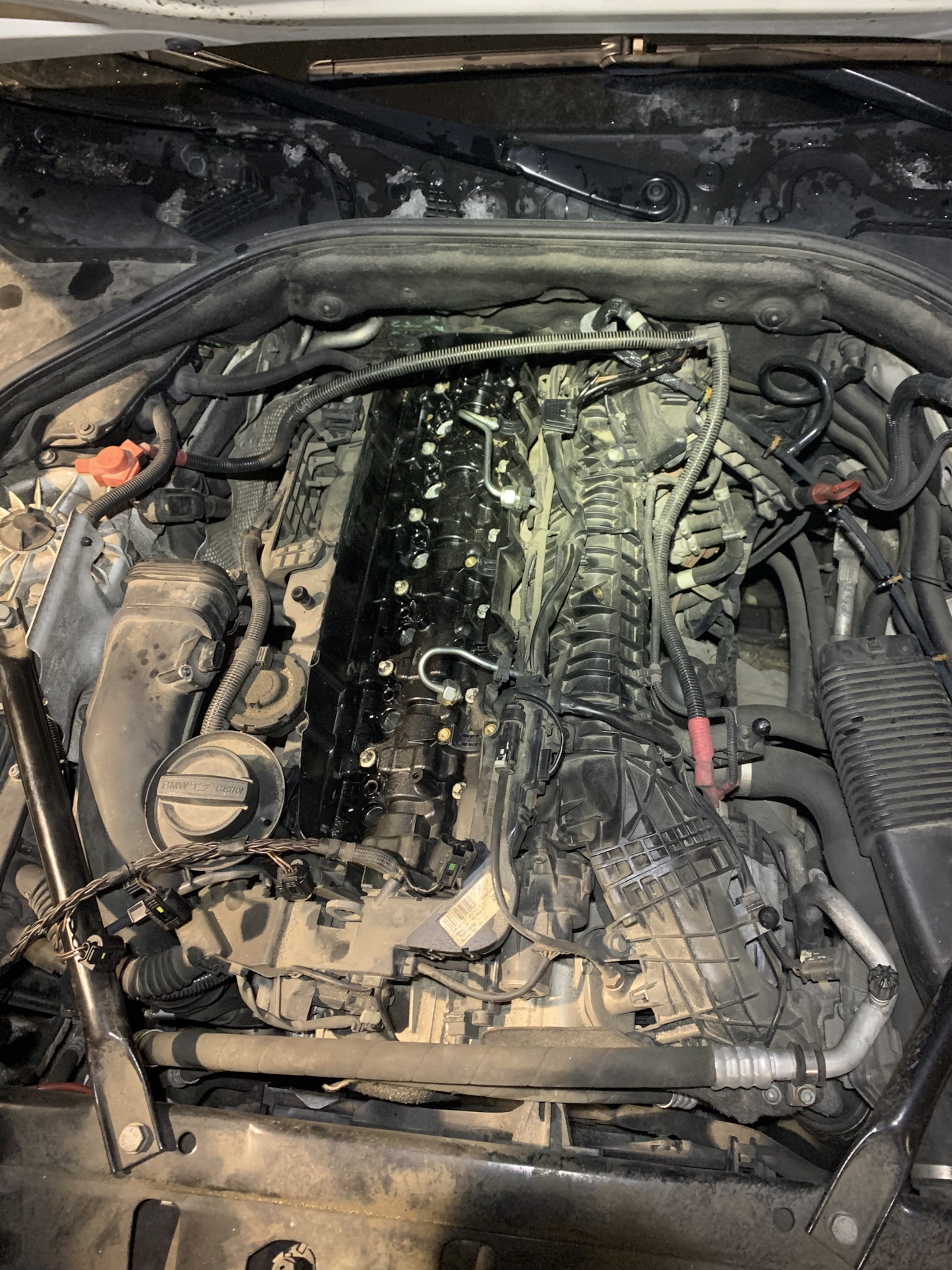 3. Замена клапанной крышки — BMW 5 series (F10), 3 л, 2011 года ...