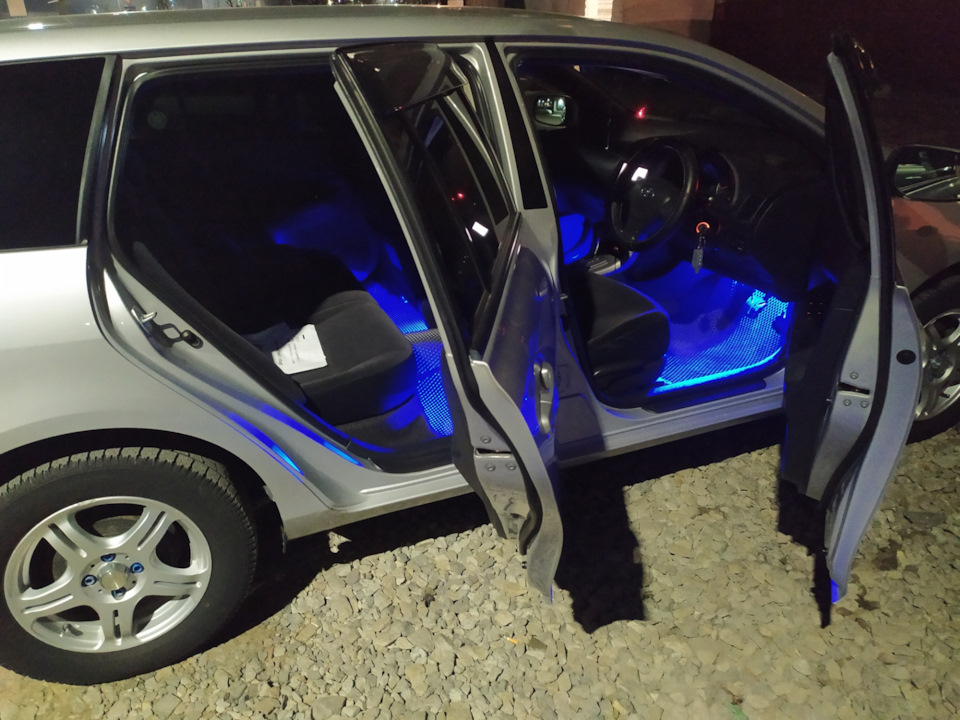 подсветка в ноги — Toyota E 140, 1,5 л, 2010 года | аксессуары | DRIVE2