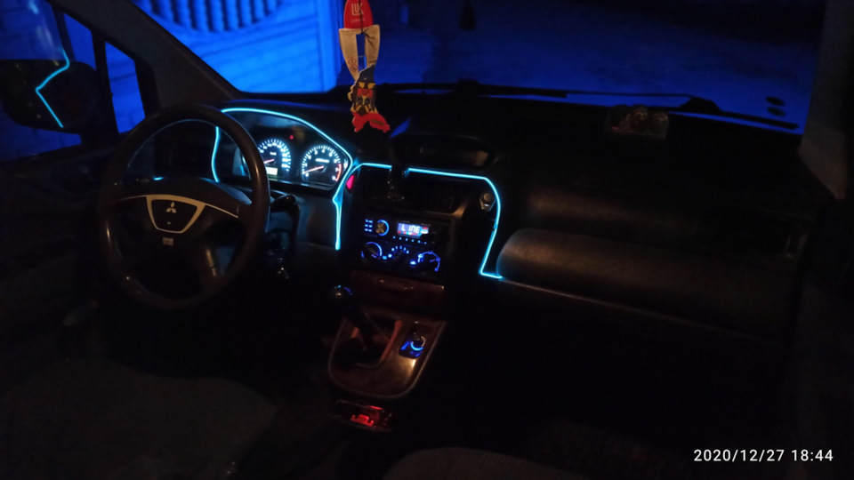 Неон — Mitsubishi Space Wagon (3G), 2 л, 2000 года | электроника | DRIVE2