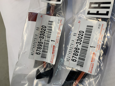 6789533020 РЕЗИНКА ПРАВ. ДВЕРИ TOYOTA LEXUS | Запчасти на DRIVE2