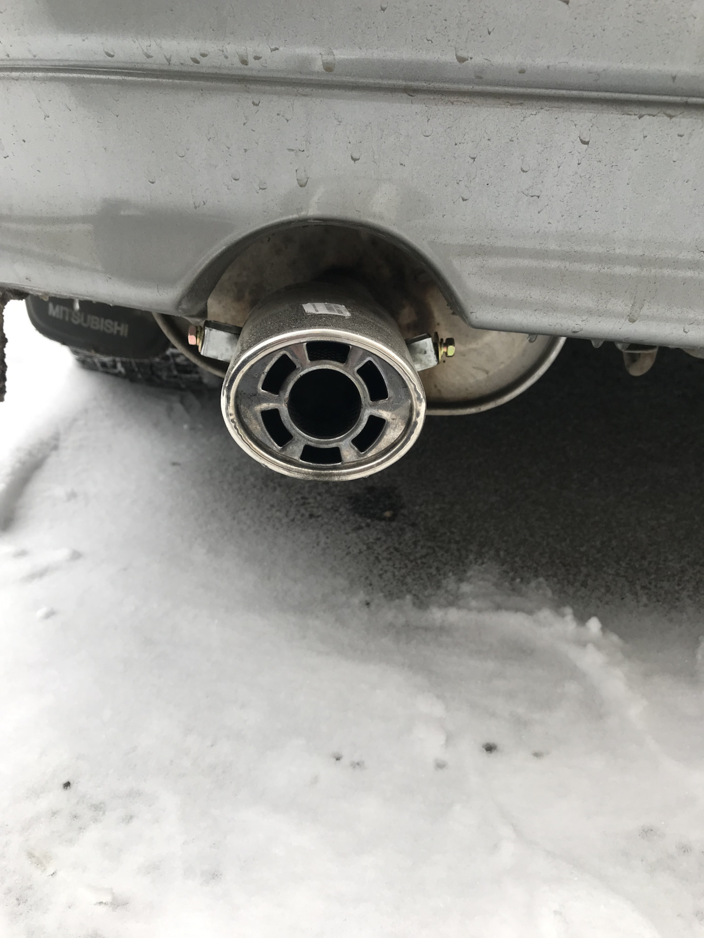 Выхлопные газы в салоне — Mitsubishi Galant 8g 1 8 л 1999 года