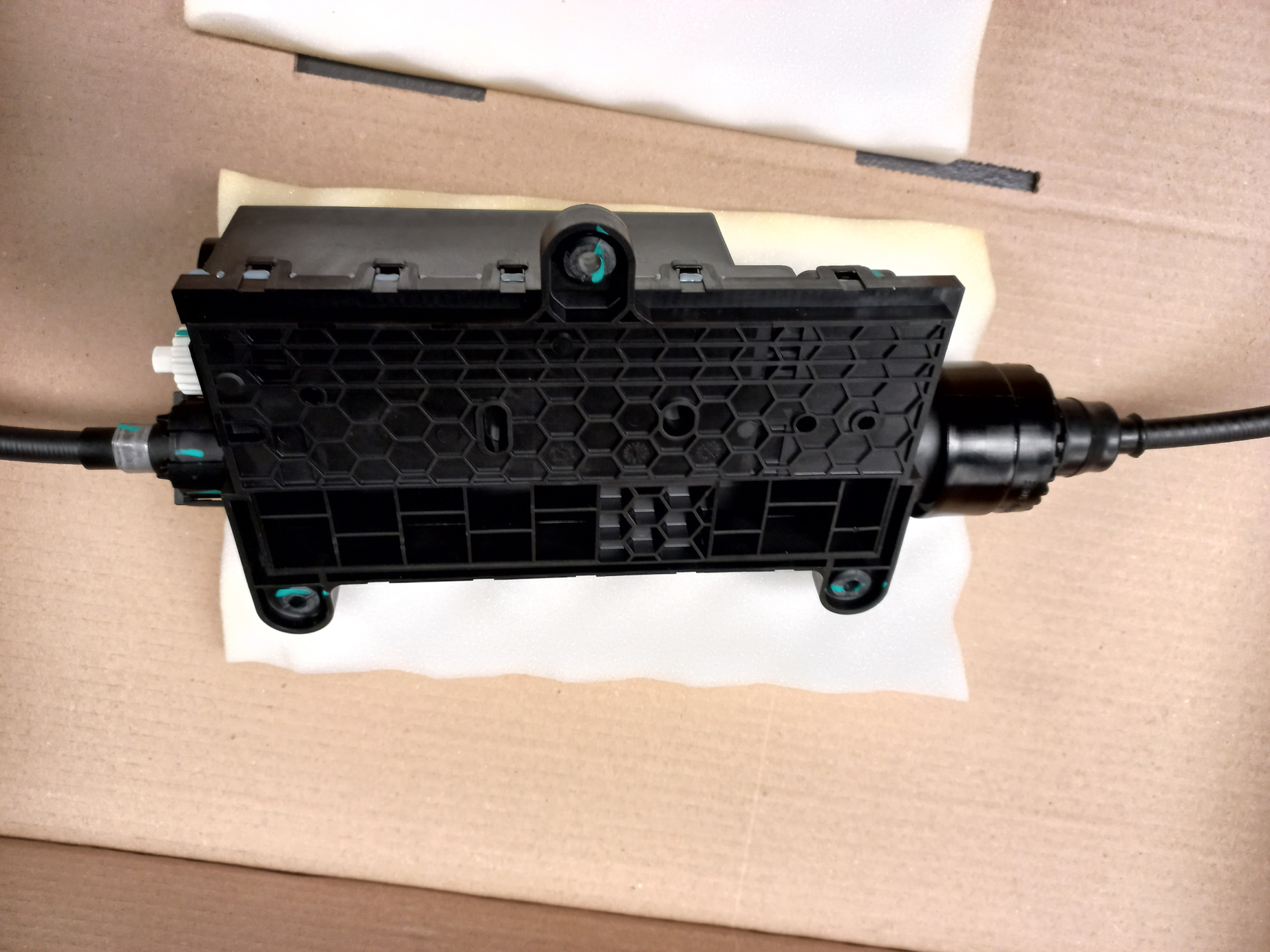 Актуатор стояночного тормоза. A4479068700. Ищу номера PINов! — Mercedes ...