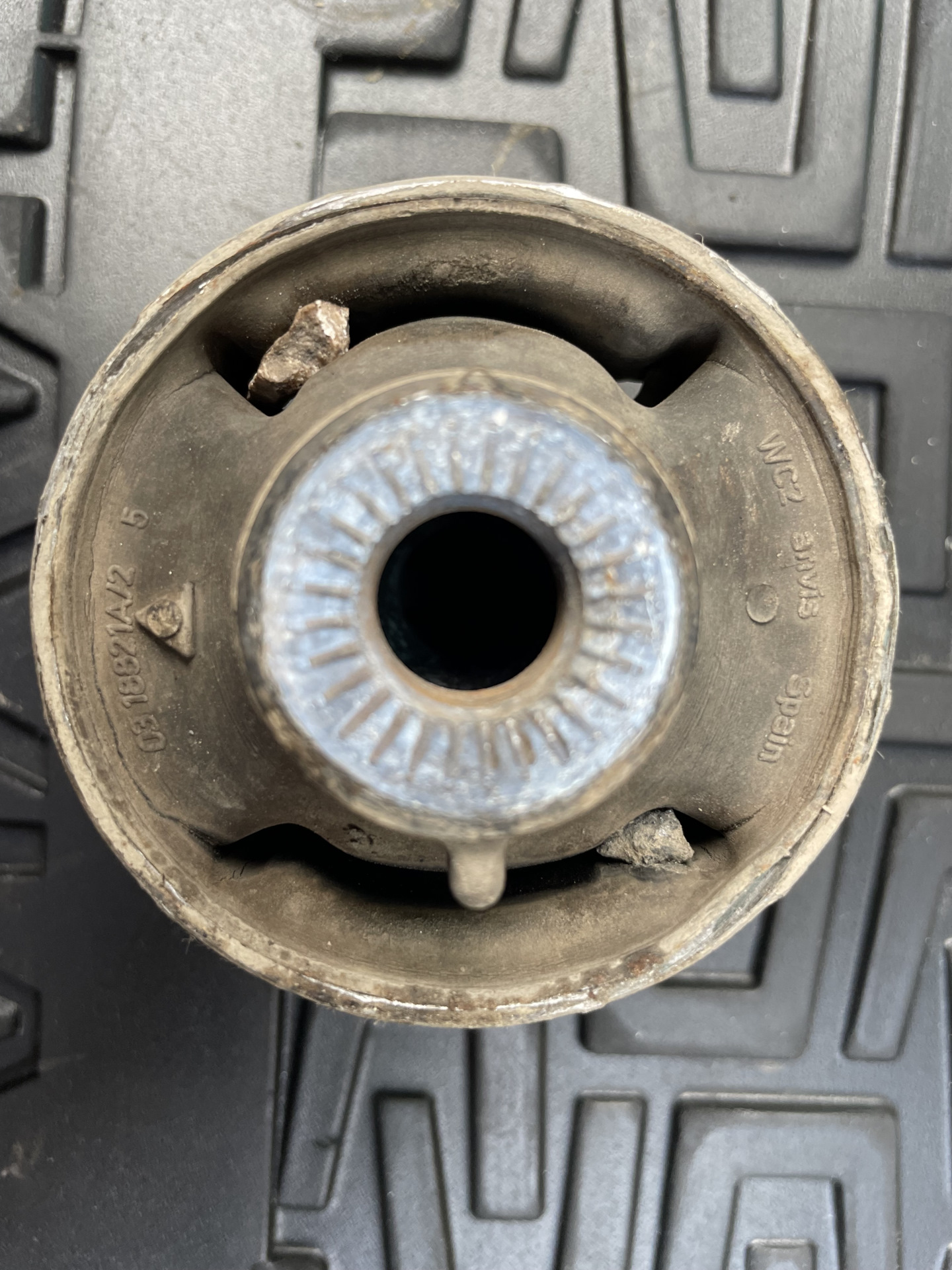 2. Замена сайлентблоков передних рычагов, масла в ДВС и свечей. — Skoda ...