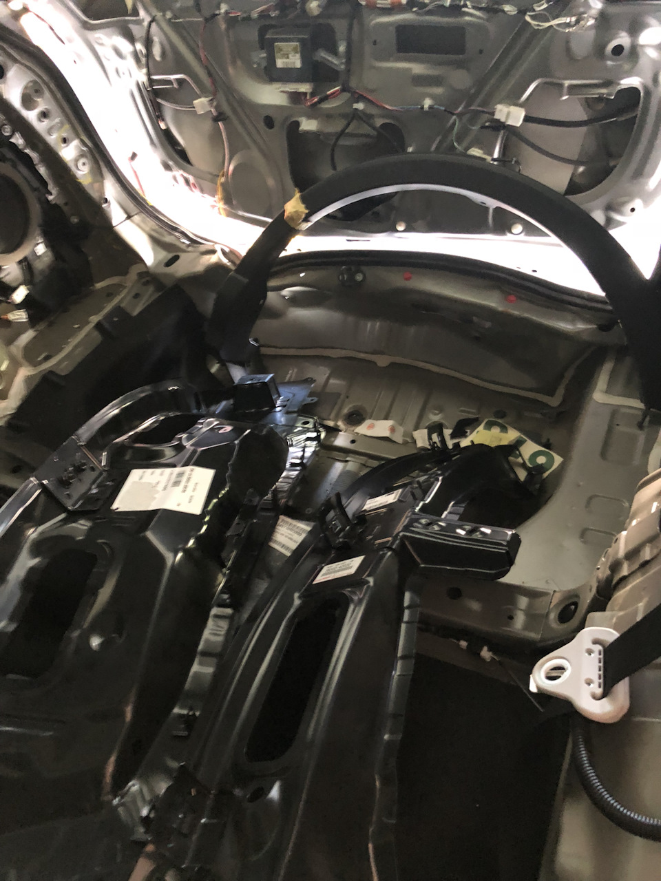 12. Задняя полка. — Toyota RAV4 (IV), 2,5 л, 2017 года | кузовной ...