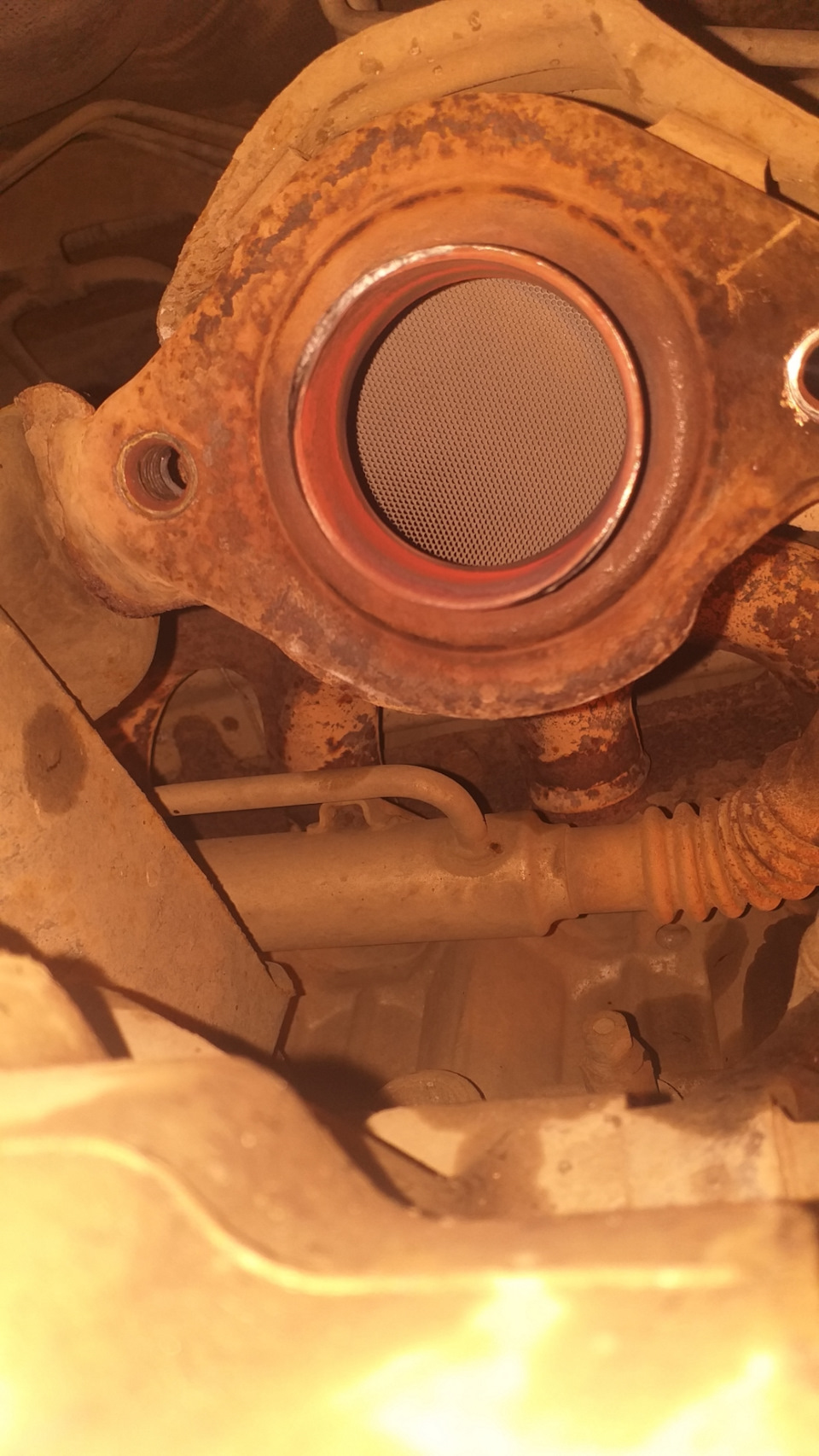 Замена уплотнительных колец приёмной трубы глушителя. — Toyota E 140, 1 ...