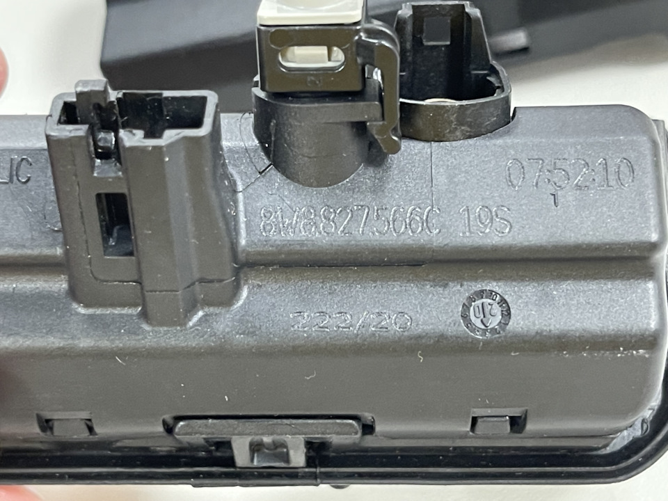 8W8827566C Кнопка электрическог VAG | Запчасти на DRIVE2