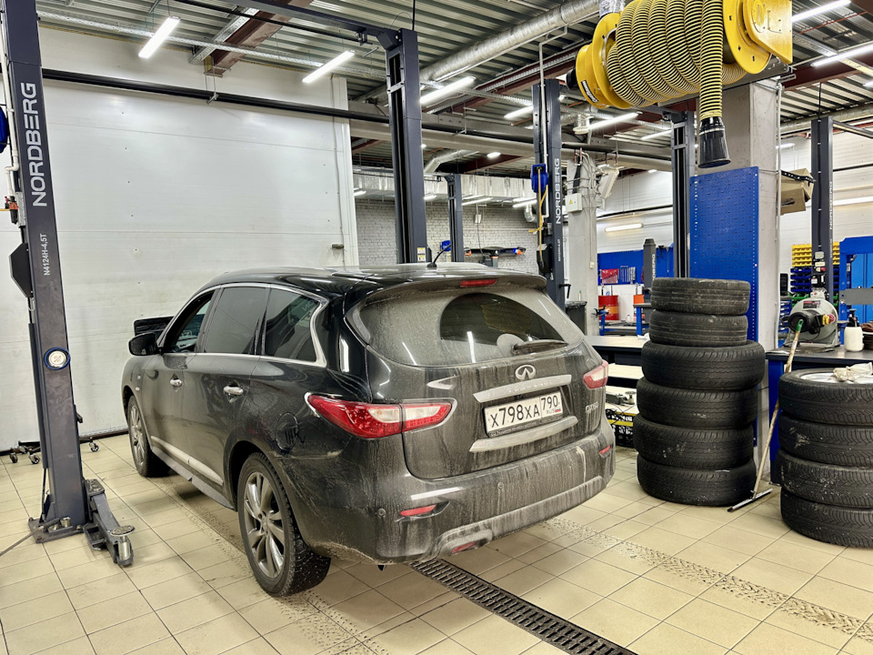 Замена задних колодок Sangsin SP1250 — Infiniti QX60 (1G), 3,5 л, 2013 ...