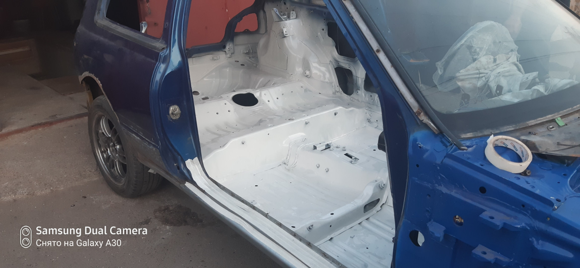 Покрасил пол — Nissan Sunny (N14), 2 л, 1995 года | тюнинг | DRIVE2