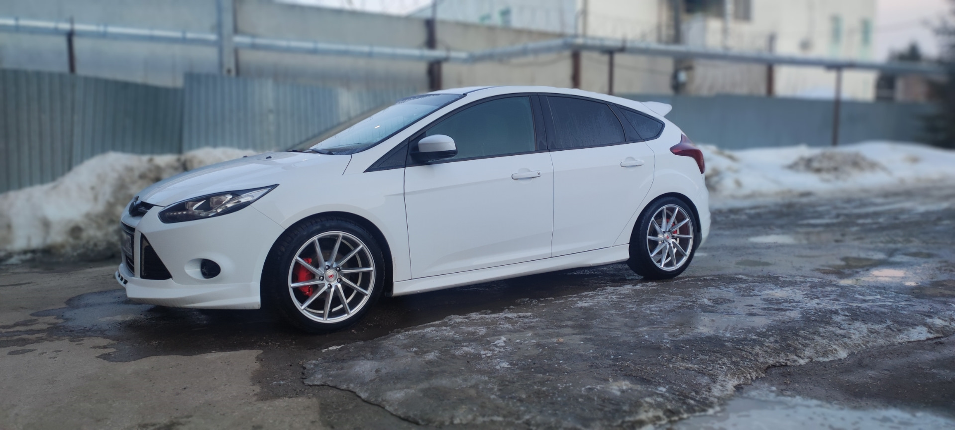 Покраска суппортов, выбор цвета — Ford Focus Hatchback III, 1,6 л, 2011 ...