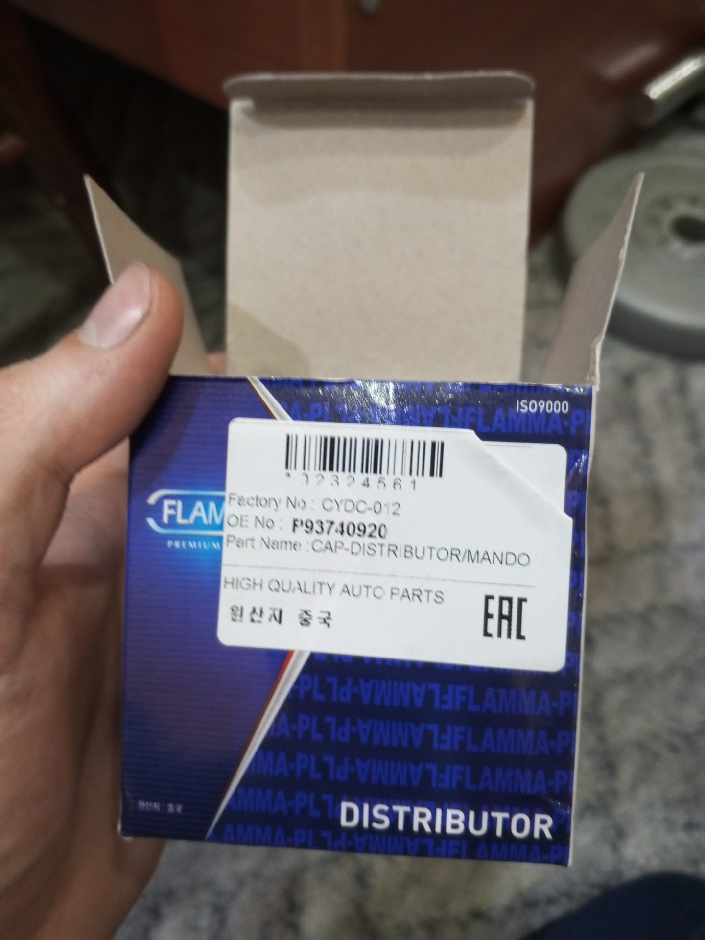 [48] Замена крышки трамблера, бегунка и подтяжка приводных ремней ...