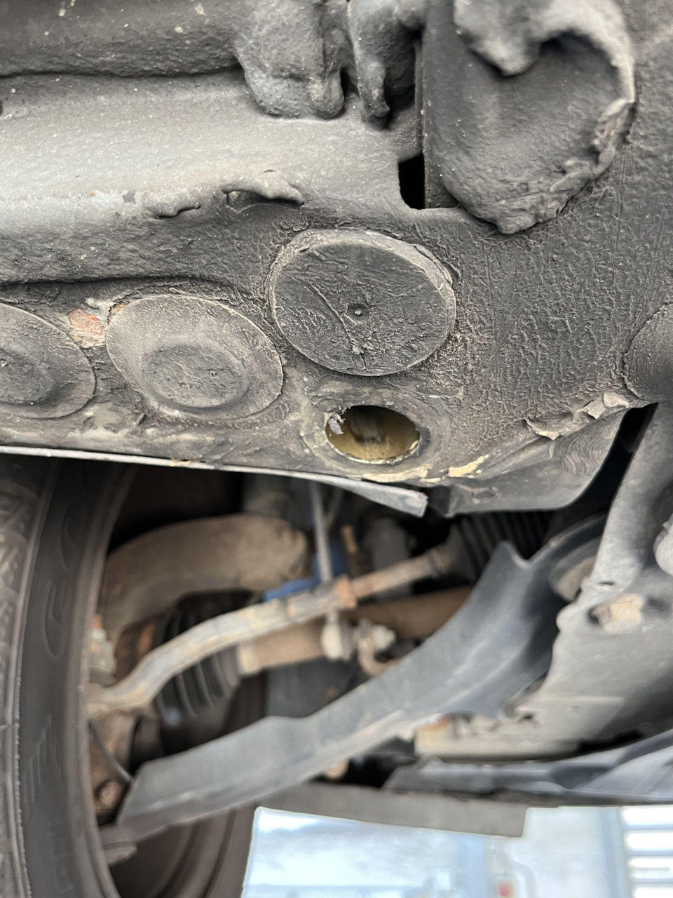 Замена нижней опоры двигателя, смена масла — Renault Scenic II, 1,6 л ...