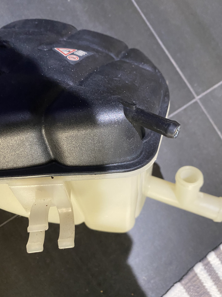 A1645000049 Бачок радиатора Mercedes | Запчасти на DRIVE2