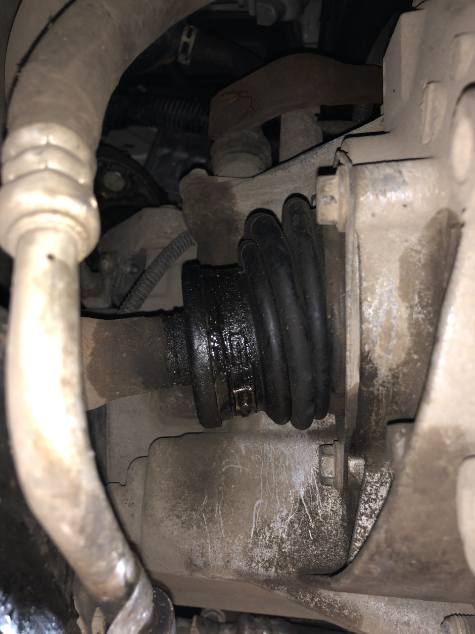 Замена пыльника левого внутреннего привода — Nissan Almera V (G11/15 ...