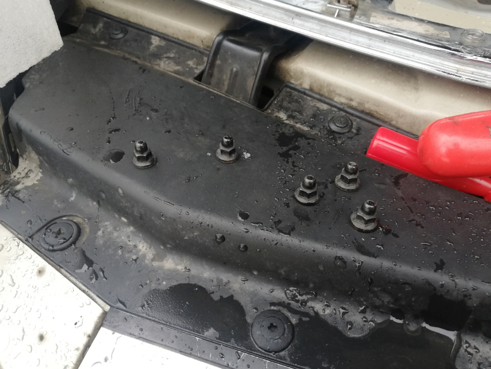 67. Замена верхней части решетки радиатора Captiva C100 — Chevrolet ...