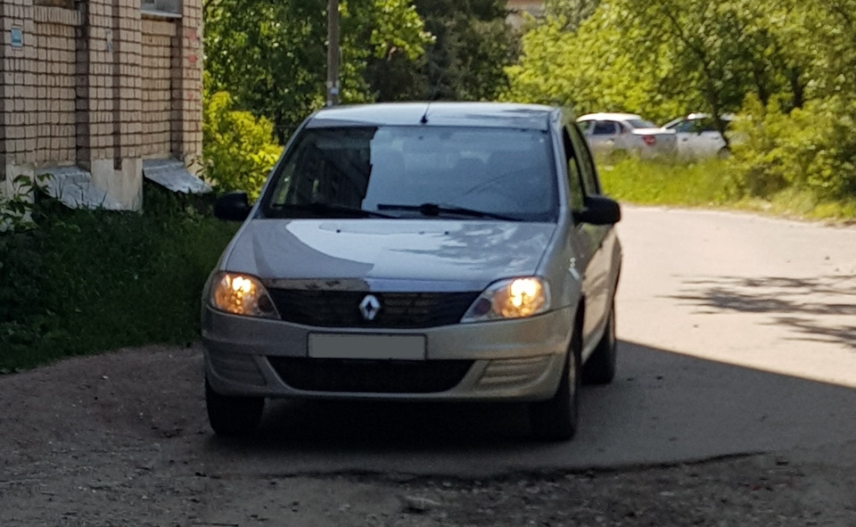 #10. Дневные ходовые огни (блок ДХО) — Renault Logan (1G), 1,6 л, 2015 ...