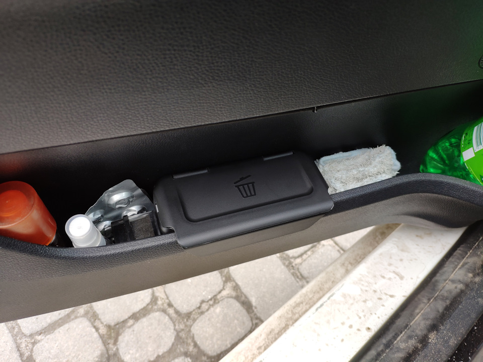 Мусорник в авто на его законное место — Skoda Fabia Combi Mk2, 1,6 л ...