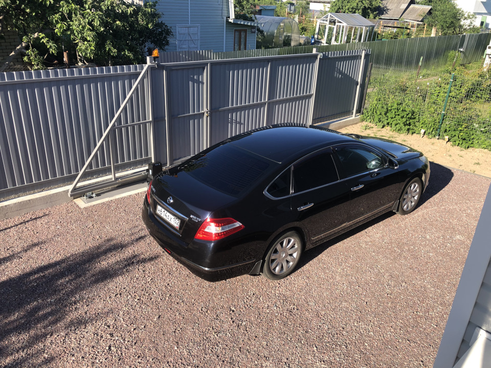 Подкрасил рычаг открывания капота — Nissan Teana (J32), 2,5 л, 2011 ...
