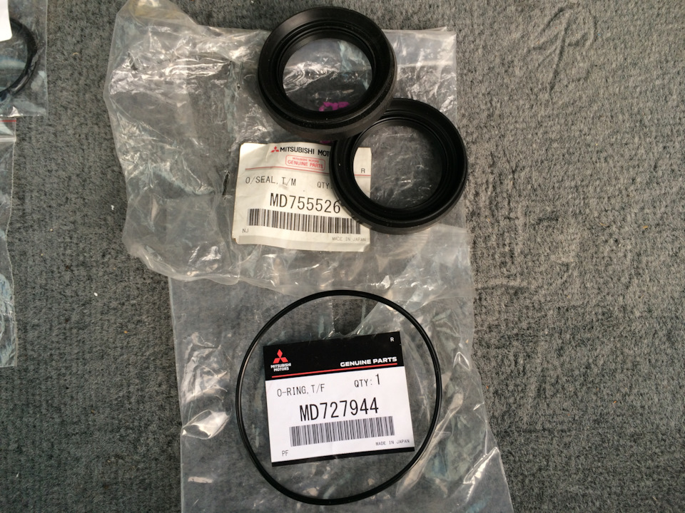 MD755526 Сальник крышки переднего дифференциала Mitsubishi | Запчасти ...
