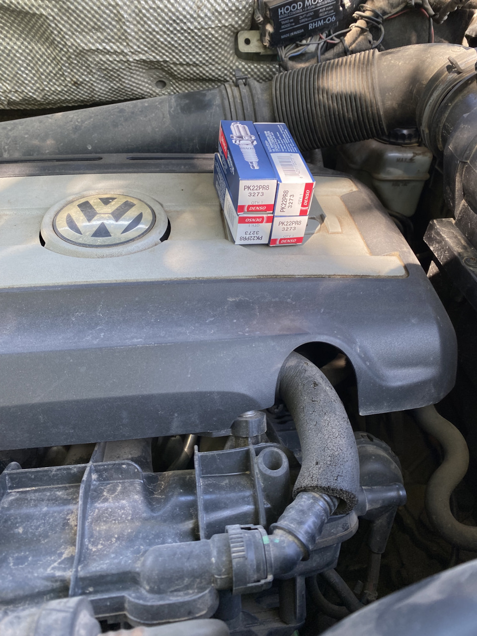 Замена свечей. Denso PK22PR8 — Volkswagen Tiguan (1G), 2 л, 2013 года ...