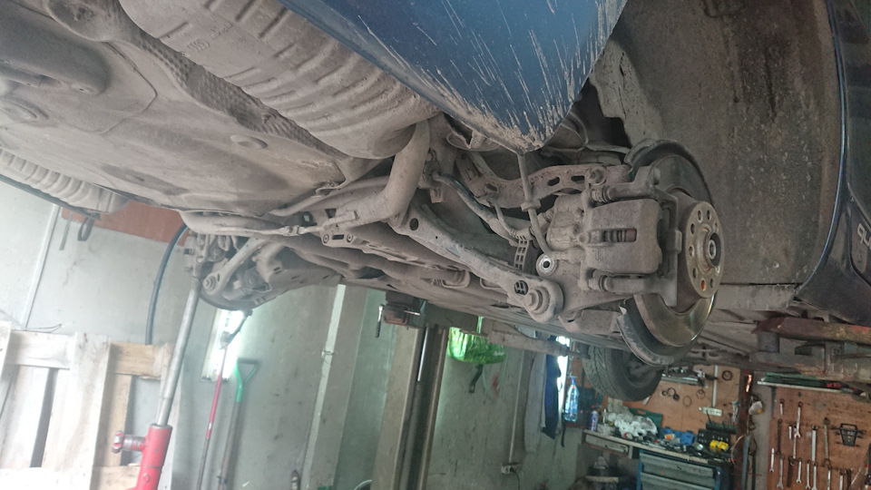 Замена амортизаторов и опор — Audi A6 (C6), 3 л, 2005 года | визит на ...
