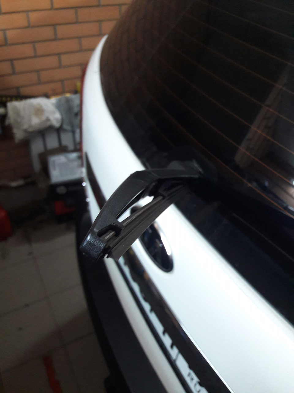 Подскажите пожалуйста "рецепт" по задней щетке — KIA Sorento (2G), 2,2 ...