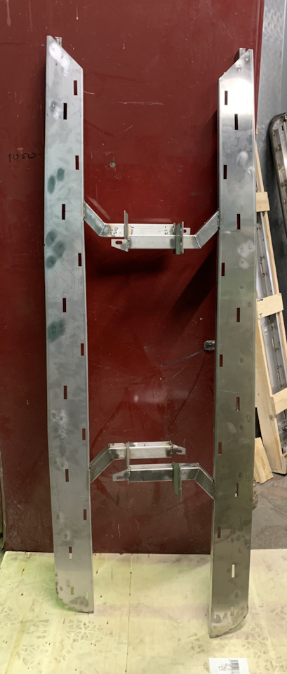 VUB503660 БОКОВАЯ СТУПЕНЬКА КУЗОВА Jaguar Land Rover | Запчасти на DRIVE2