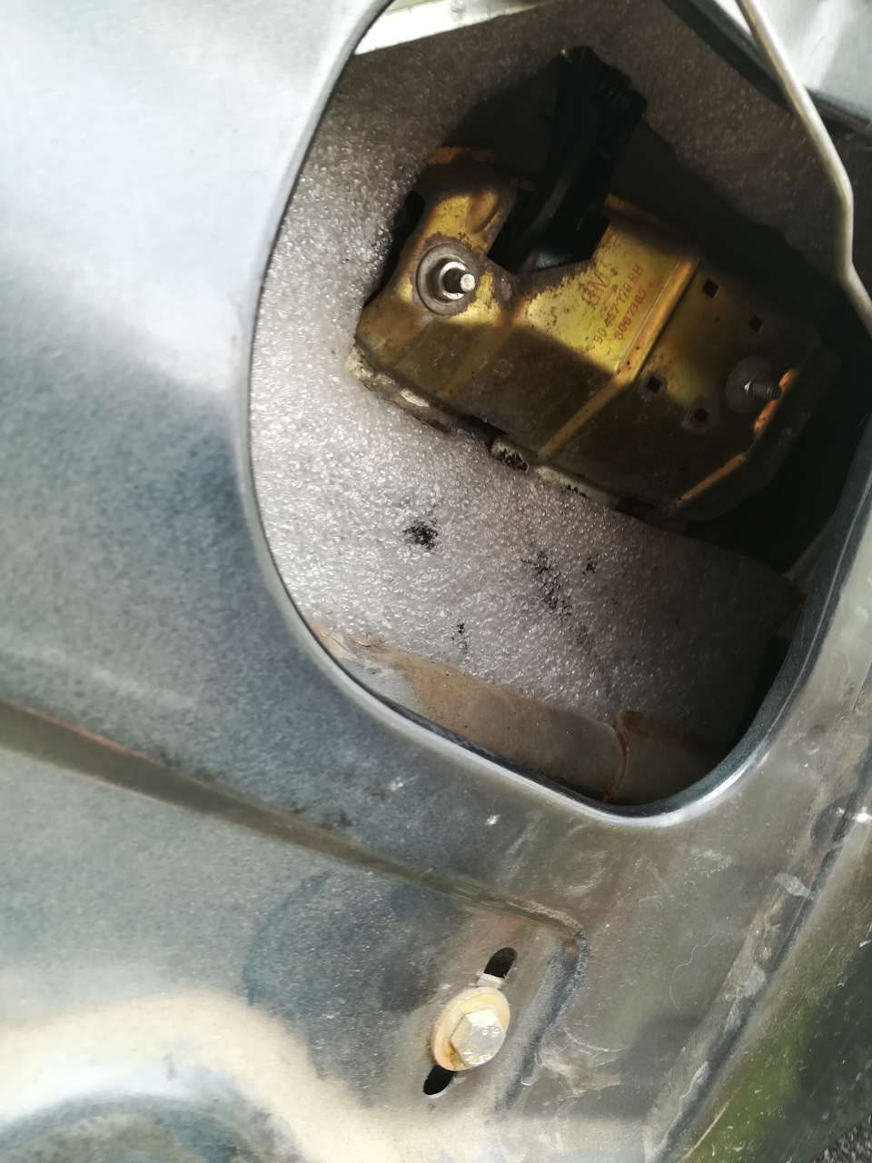 Замена приводов, тормозных щитков и нижних сайлентблоков. — Toyota Land ...