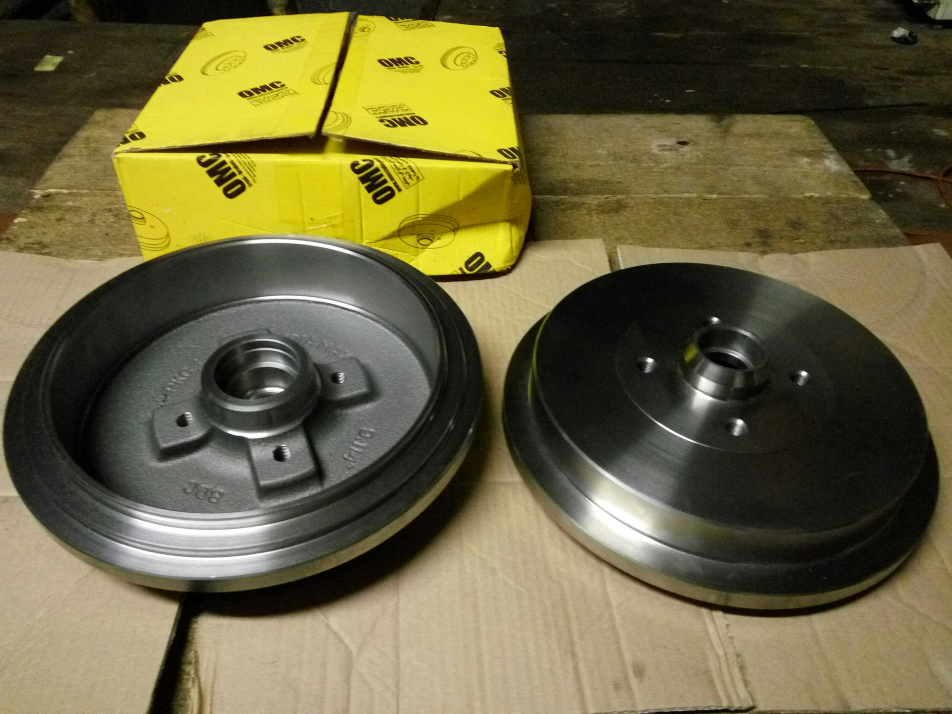 Замена барабанов, колодок и задних подшипников — Volkswagen Passat ...