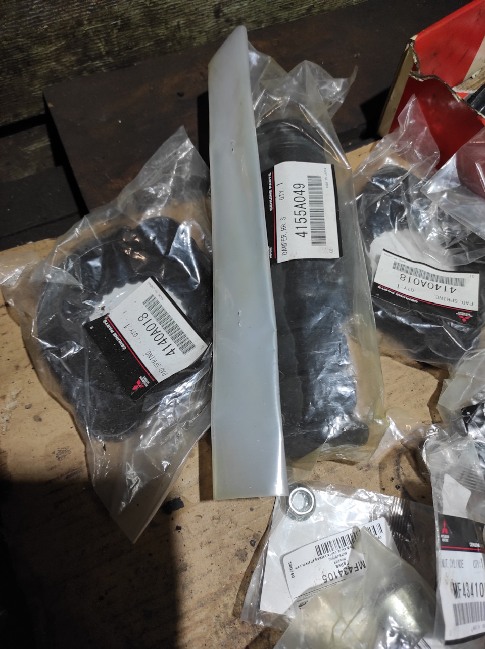 4155A049 Пыльник заднего амортизатора MMC AIRTREK 01-05/ASX 10-/LANCER ...