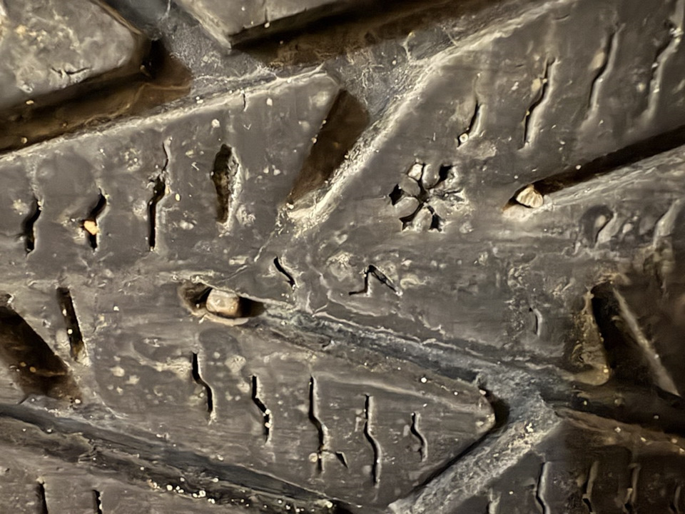 Шины зимние шипованные Nokian 215/60 R17, литые диски Borbet 8Jx17 ET55 ...