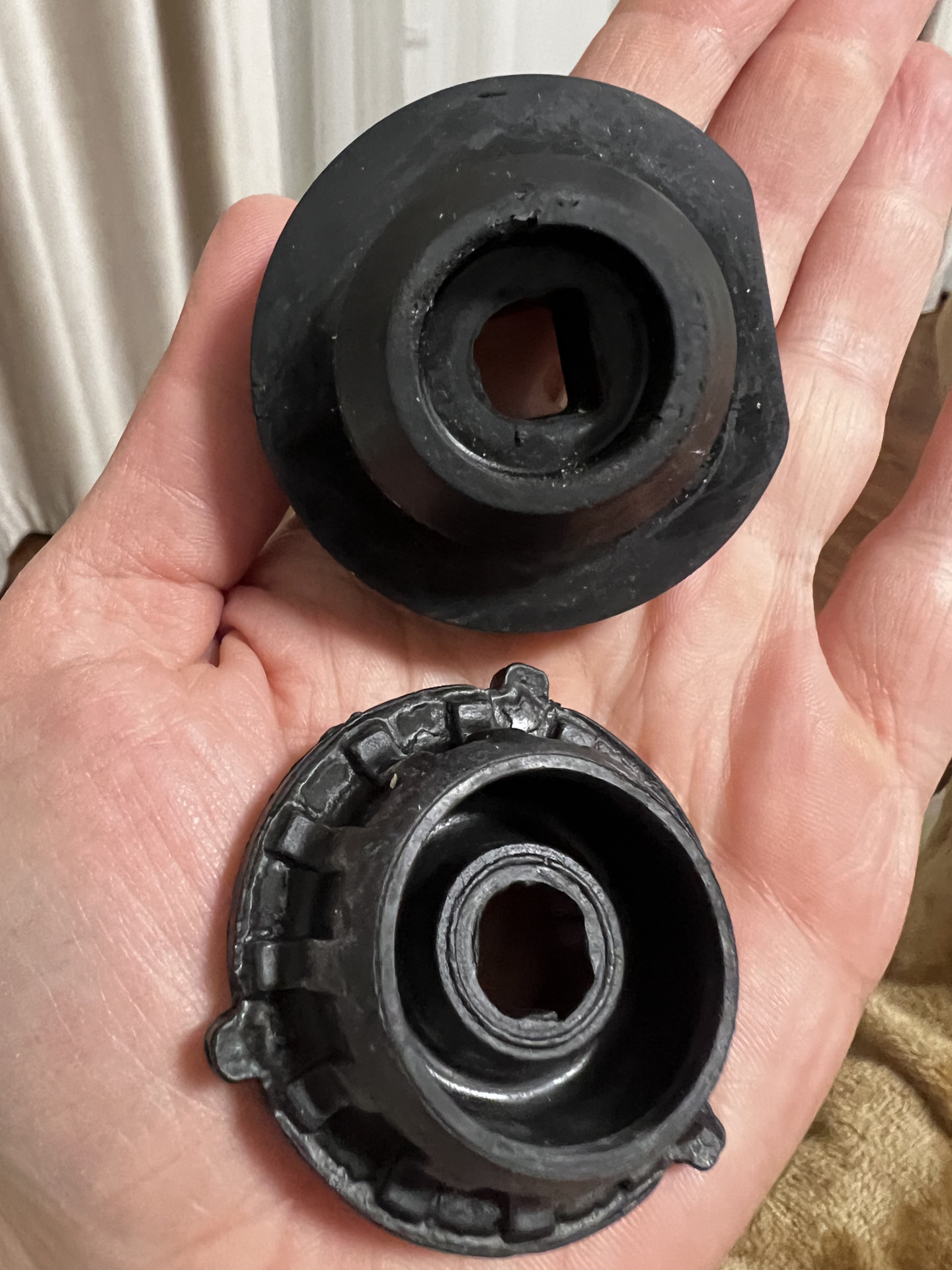 Втулки радиатора нижние — ГАЗ Сайбер, 2,4 л, 2009 года | запчасти | DRIVE2