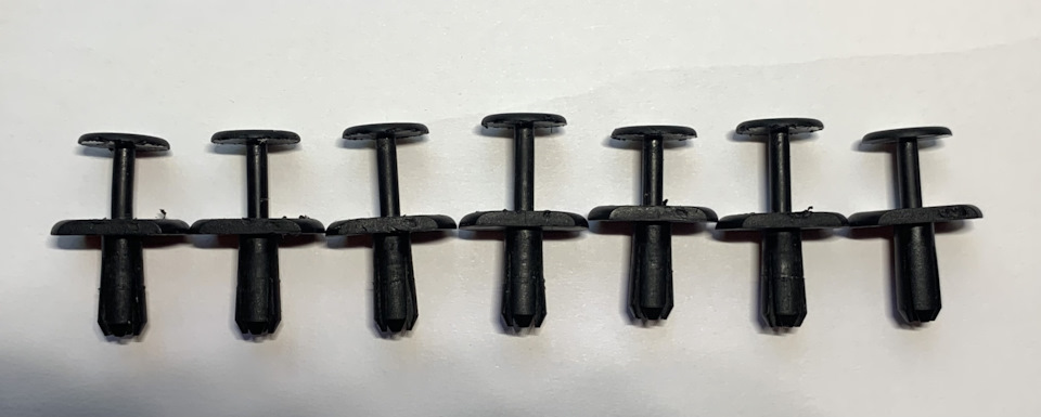 Пистоны (клипсы) 8662958 Volvo жабо лобового стекла. Стоковые и новые ...