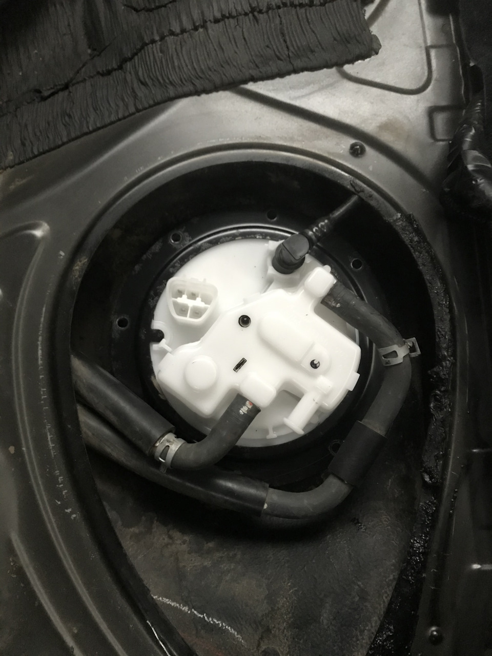 Замена топливного фильтра и сетки бензонасоса — Lexus ES (XV60), 2,5 л ...