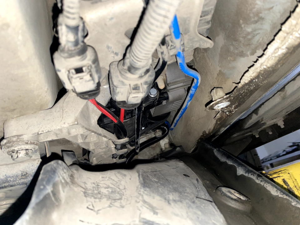 Передний редуктор, генератор, компрессор пневмоподвески — Volkswagen ...