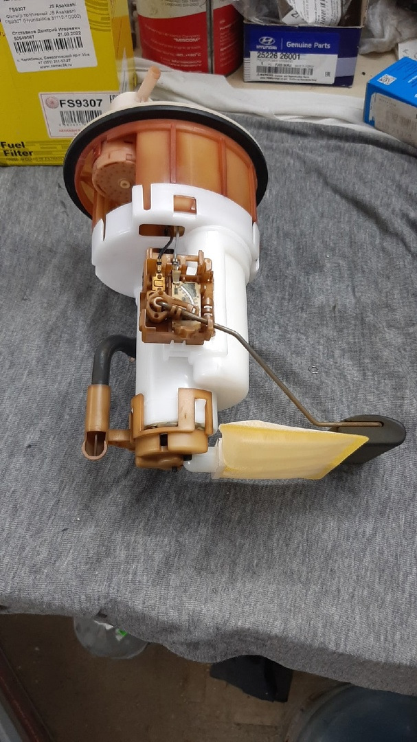 Замена топливного фильтра — KIA Rio (2G), 1,4 л, 2006 года | плановое ...