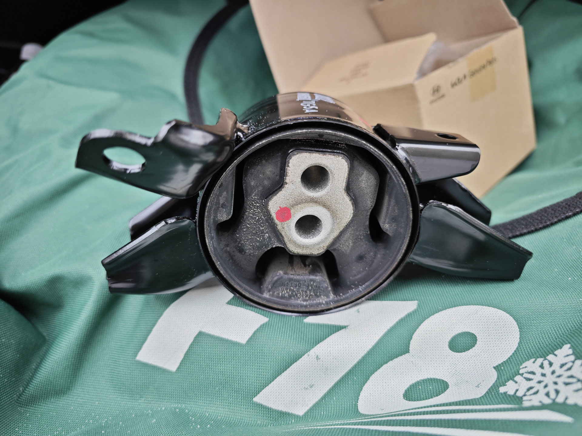 Замена левой опоры двс на 218301R050 — Hyundai Solaris (1G), 1,4 л ...