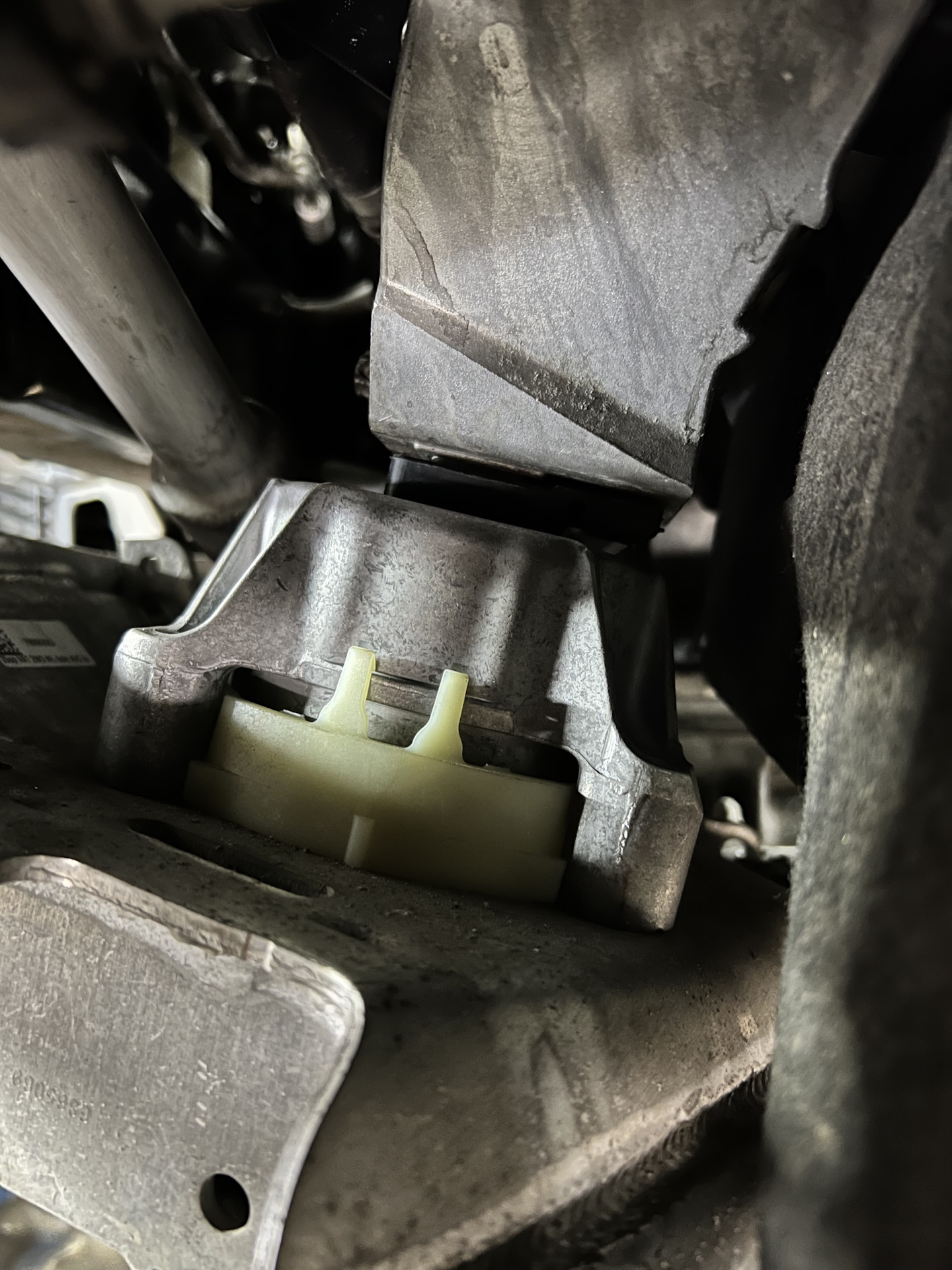 Замена подушек двс — BMW 5 series (G30), 2 л, 2017 года | визит на ...