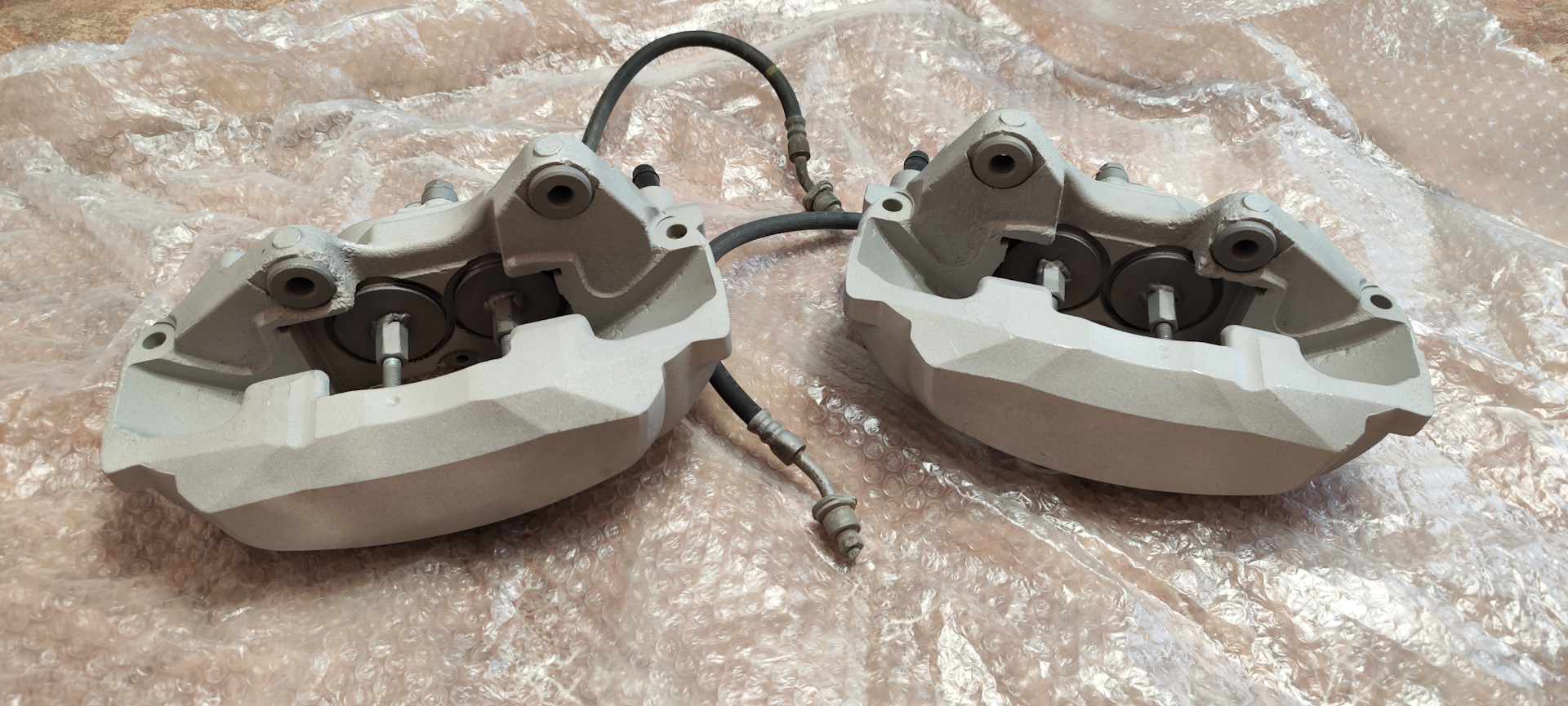 Замена передних тормозов 4POT — Toyota Crown (S200), 3 л, 2010 года ...