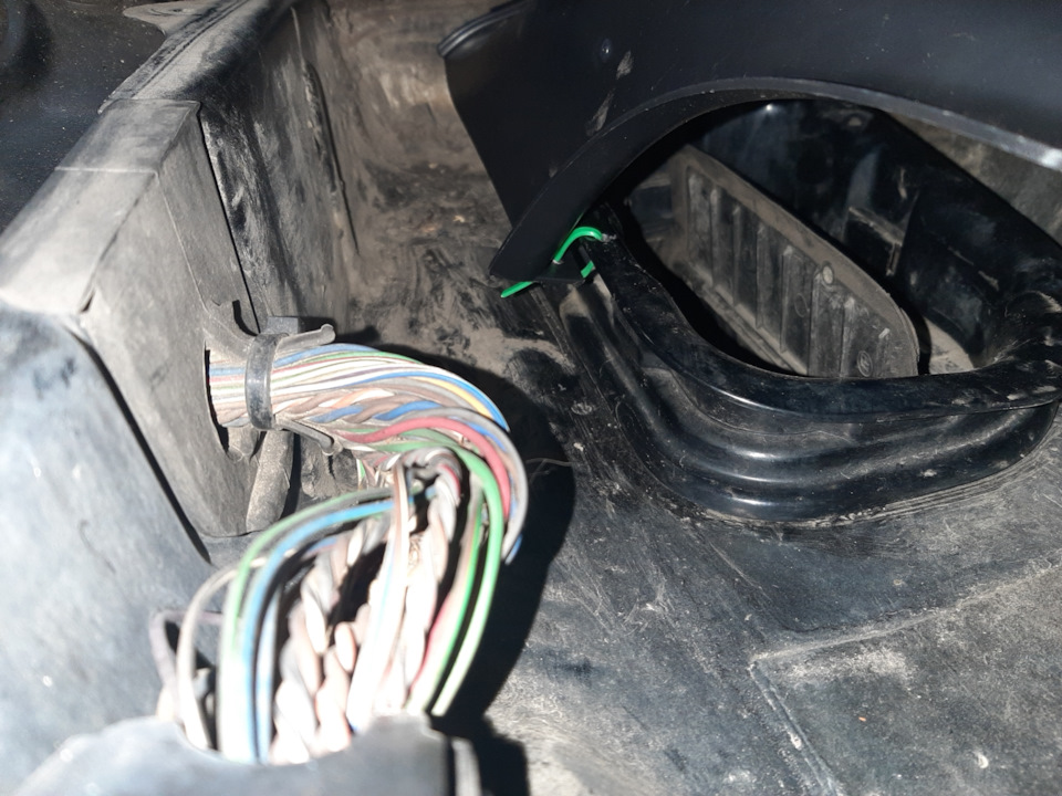 Снова устраняем проблему воды в ногах пассажира. — Volvo S60 (1G), 2,4 ...