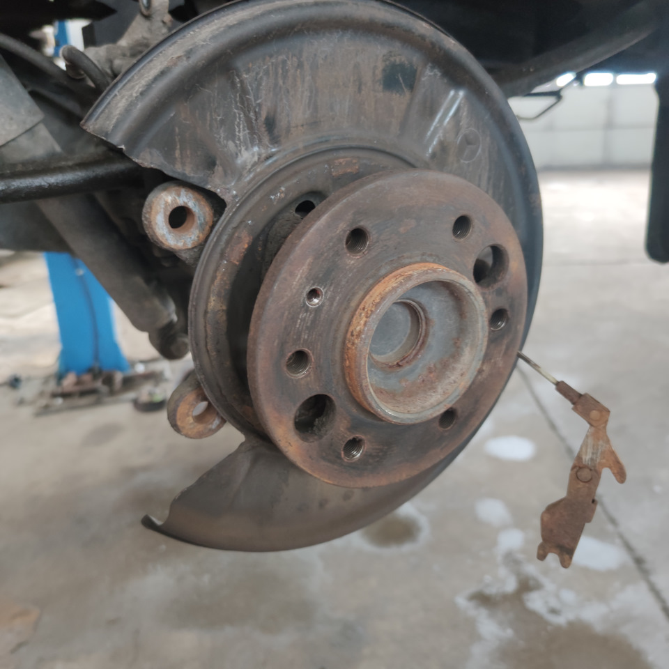 Ревизия тормозов — Mercedes-Benz Sprinter (2G), 3 л, 2014 года ...