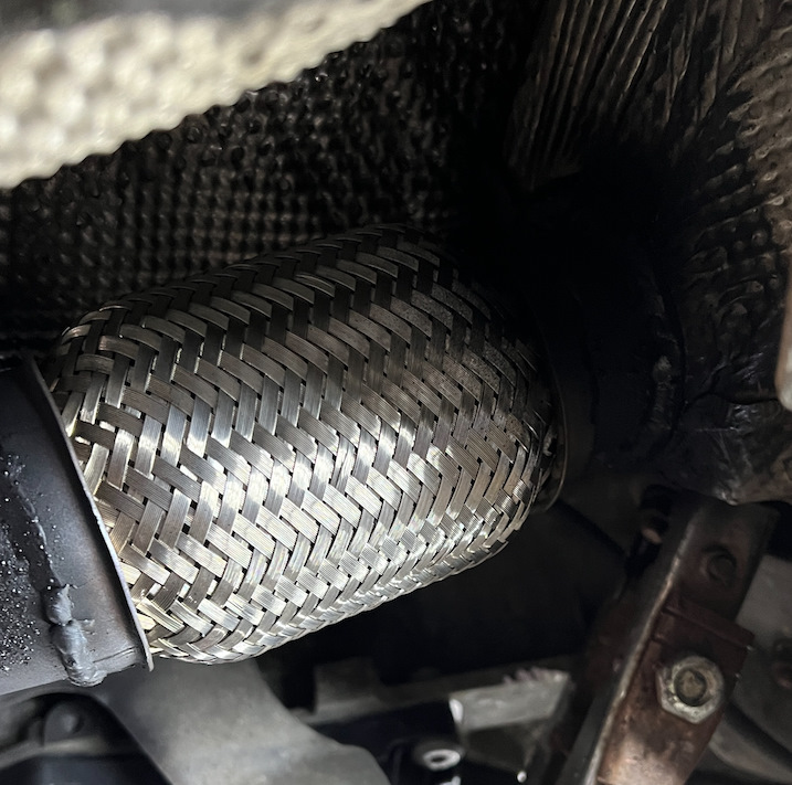 Замена гофры глушителя — устраняем вибрации и дребезг — BMW 5 series ...