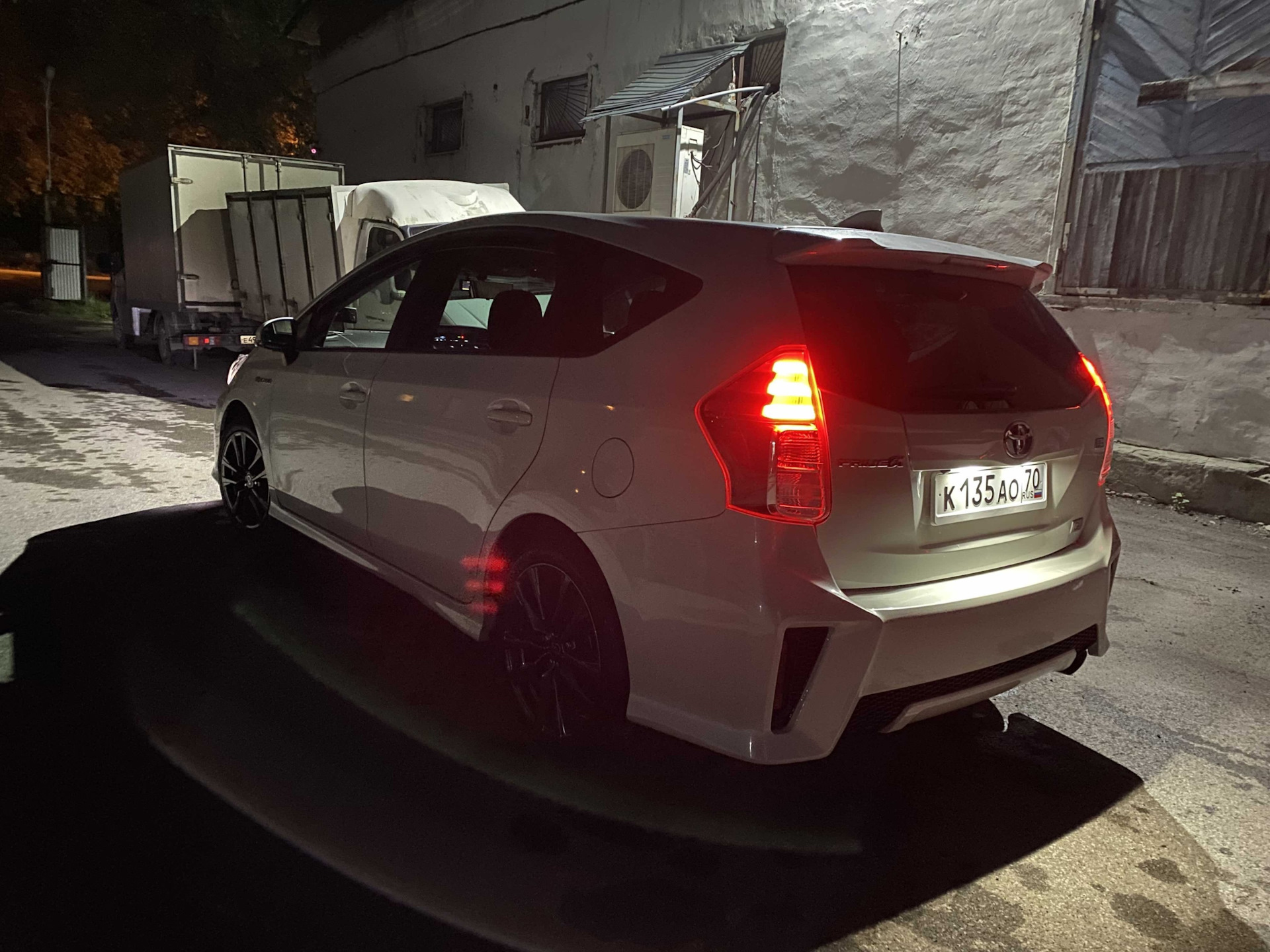 4. Покупки во Владивостоке — Toyota Prius Alpha, 1,8 л, 2016 года ...