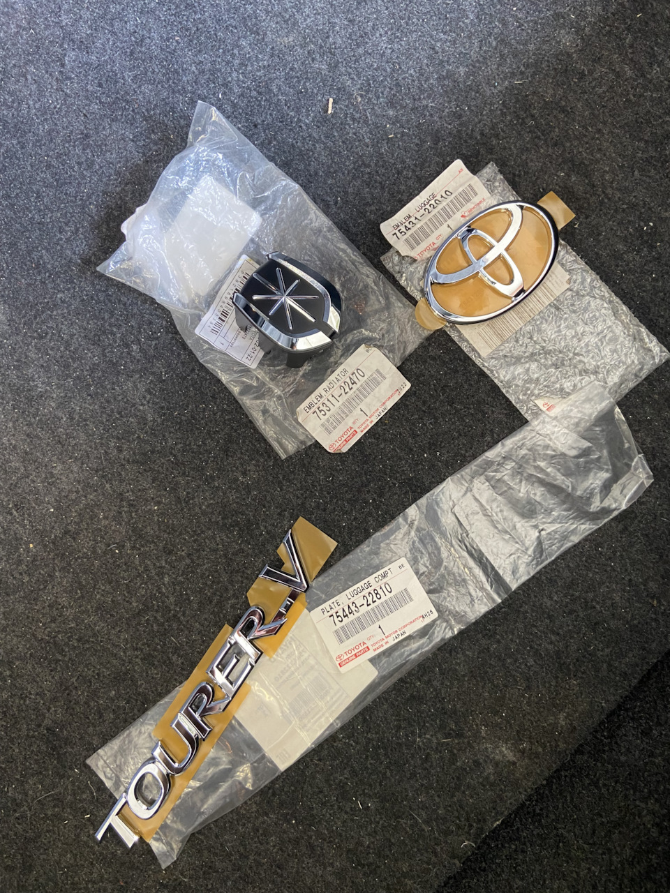 Новые шильдики 75443-22810, 75311-22470, 75431-22010 — Toyota Mark II ...