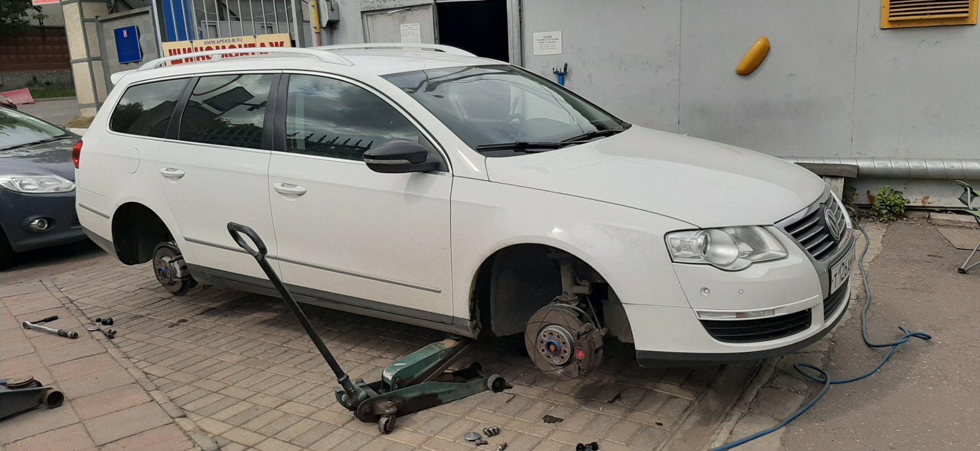 И снова триангл — Volkswagen Passat Variant (B6), 2 л, 2008 года | шины ...