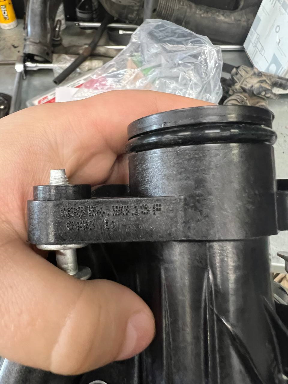 Ремонт: Замена термостата, корпуса масляного фильтра, насоса и бачка ...