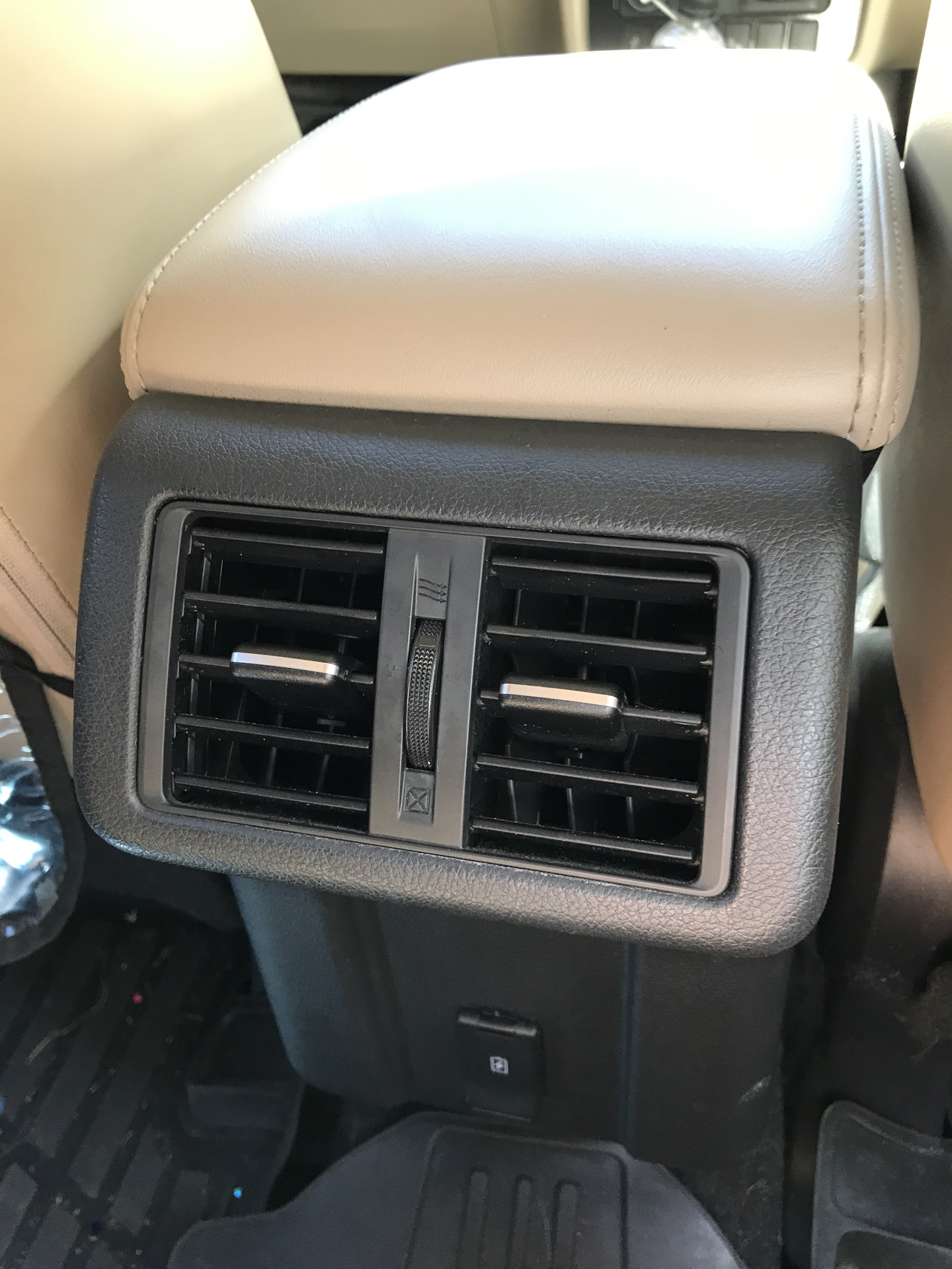 Задние воздуховоды — Mitsubishi Outlander (3G), 2,4 л, 2021 года ...